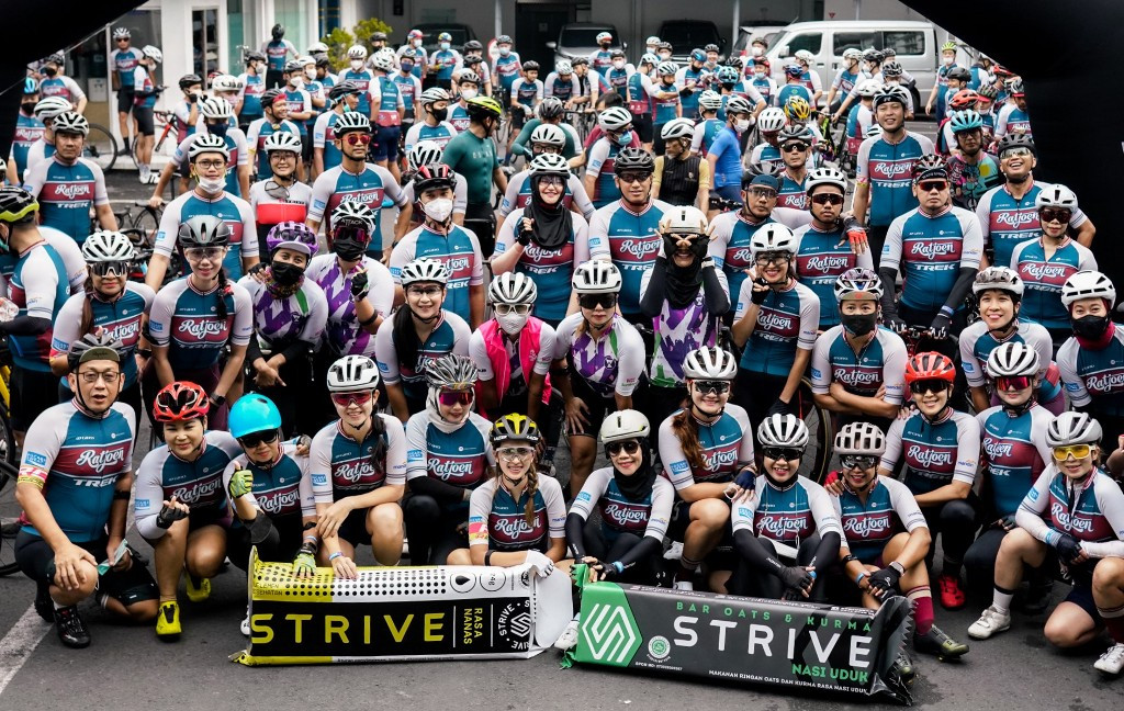 Ratusan Cyclist Gowes Bareng di Launching Jersey Baru Ratjoen CC - Mainsepeda